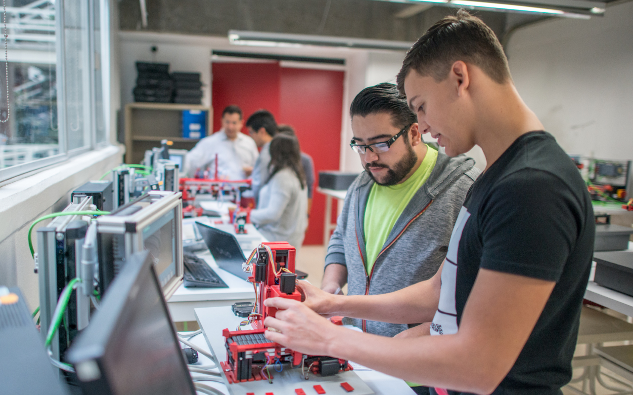 Laboratorio Automotriz | UDEM