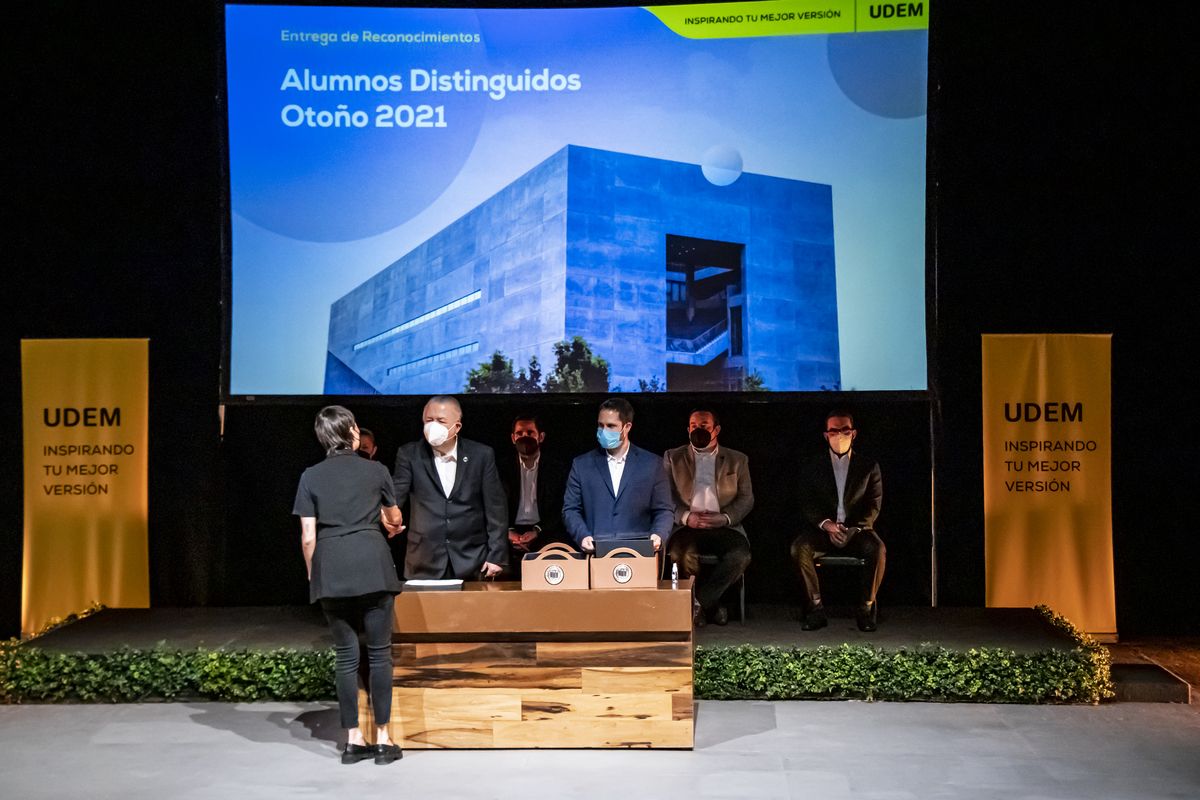 Celebra UDEM a sus alumnos más destacados | UDEM