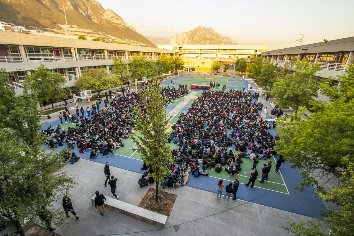 Hace Prepa UDEM viacrucis de paz y unidad | UDEM