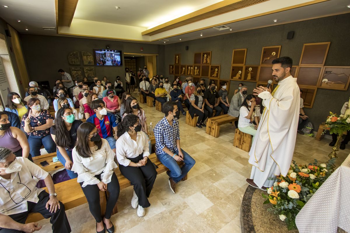 Piden por la paz en misa de cierre de semestre | UDEM
