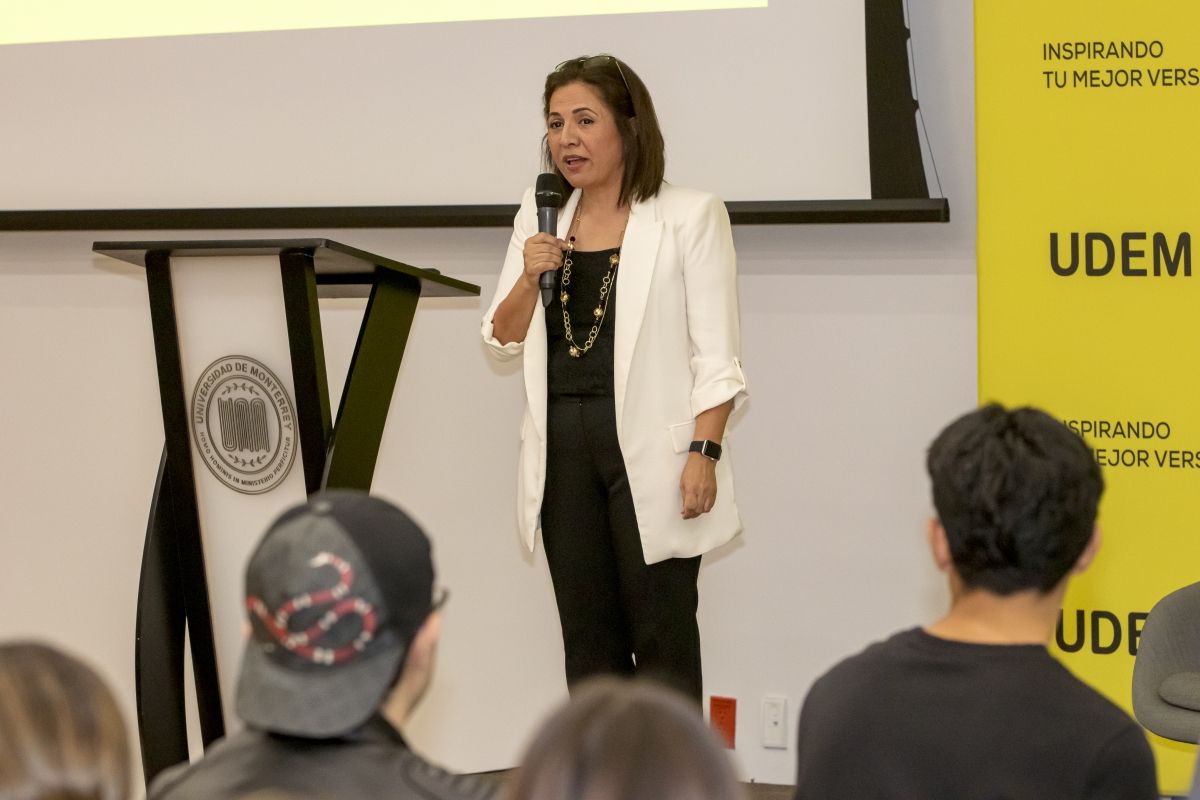 Subrayan necesidad de actualización constante | UDEM