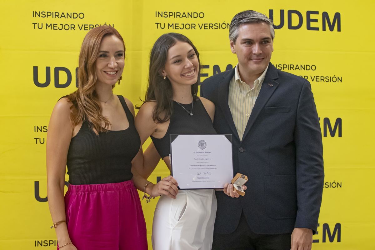 Reconocen a estudiantes UDEM de excelencia | UDEM