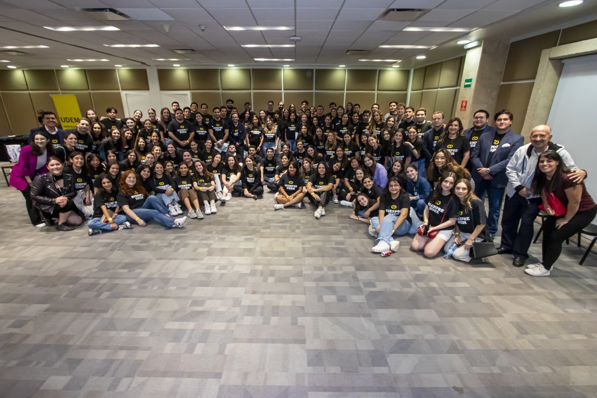 Celebran su próximo egreso de la UDEM como profesionales | UDEM