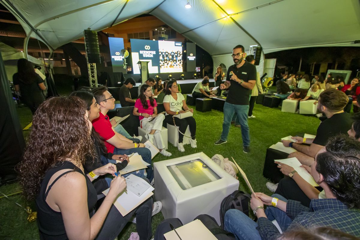 Celebran su próximo egreso de la UDEM como profesionales | UDEM