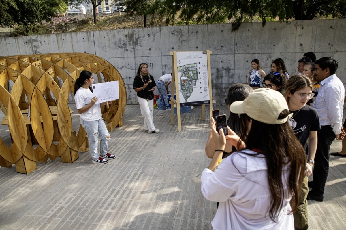 Exponen sus avances creativos con pabellones arquitectónicos | UDEM