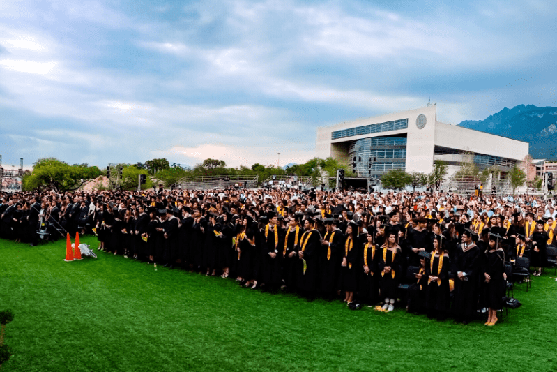 Historia Commencement UDEM | UDEM