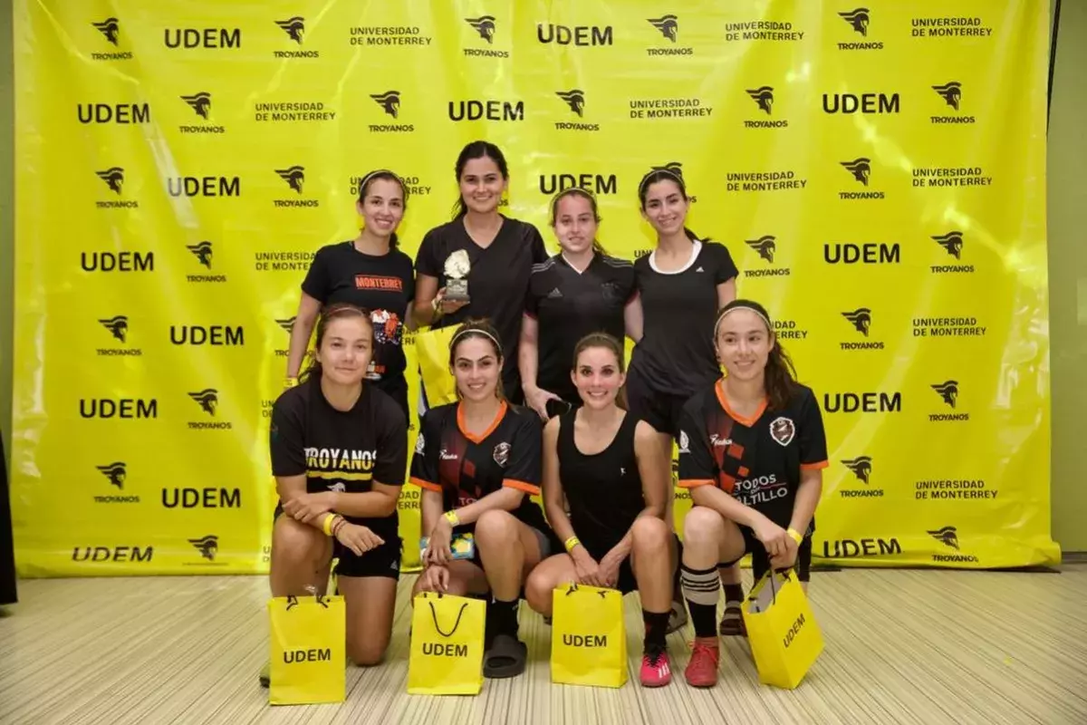 Regresan a su alma mater para competir en Fut 7 | UDEM