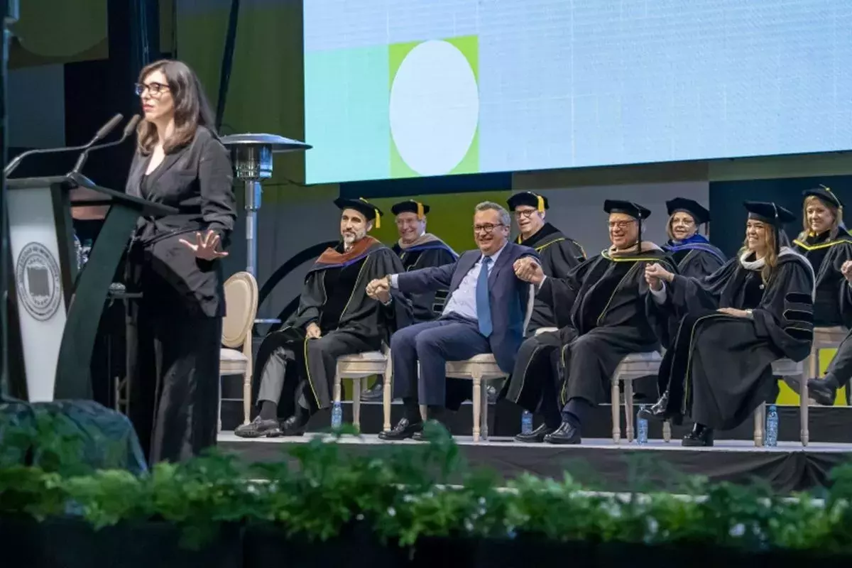 Convoca a egresados a descubrir su propia historia | UDEM