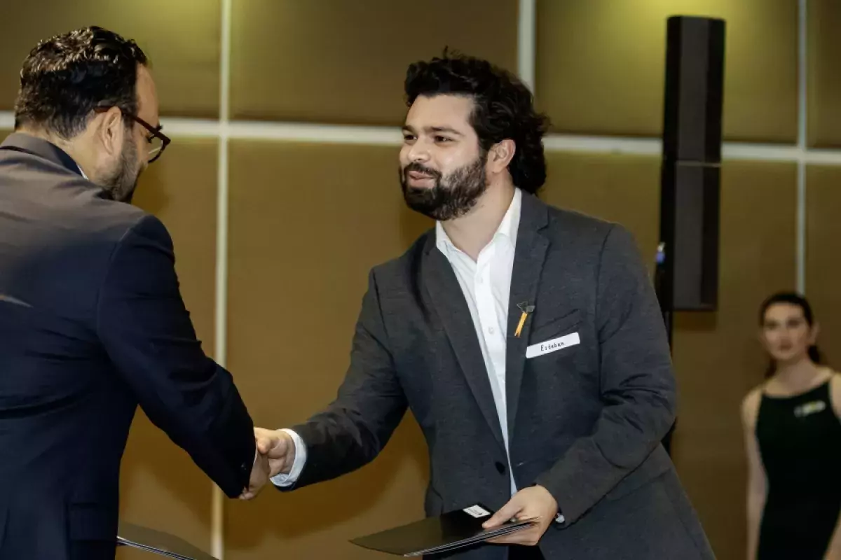 Distinguen sus logros con Espíritu Troyano | UDEM